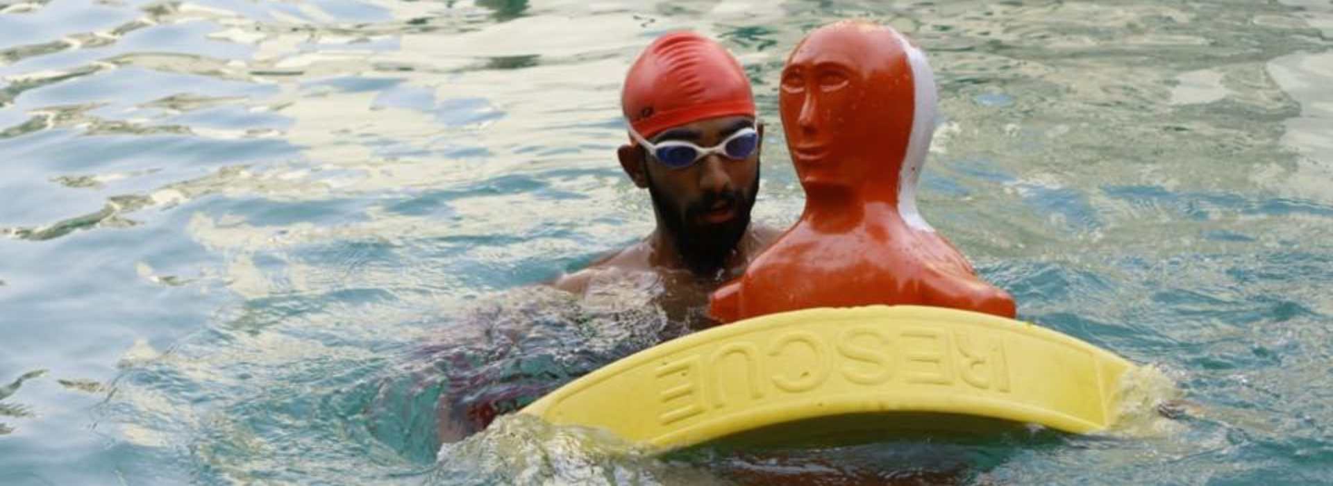 Life on the Beach: A Day in the Life of a Lifeguard - Rashtriya Life ...